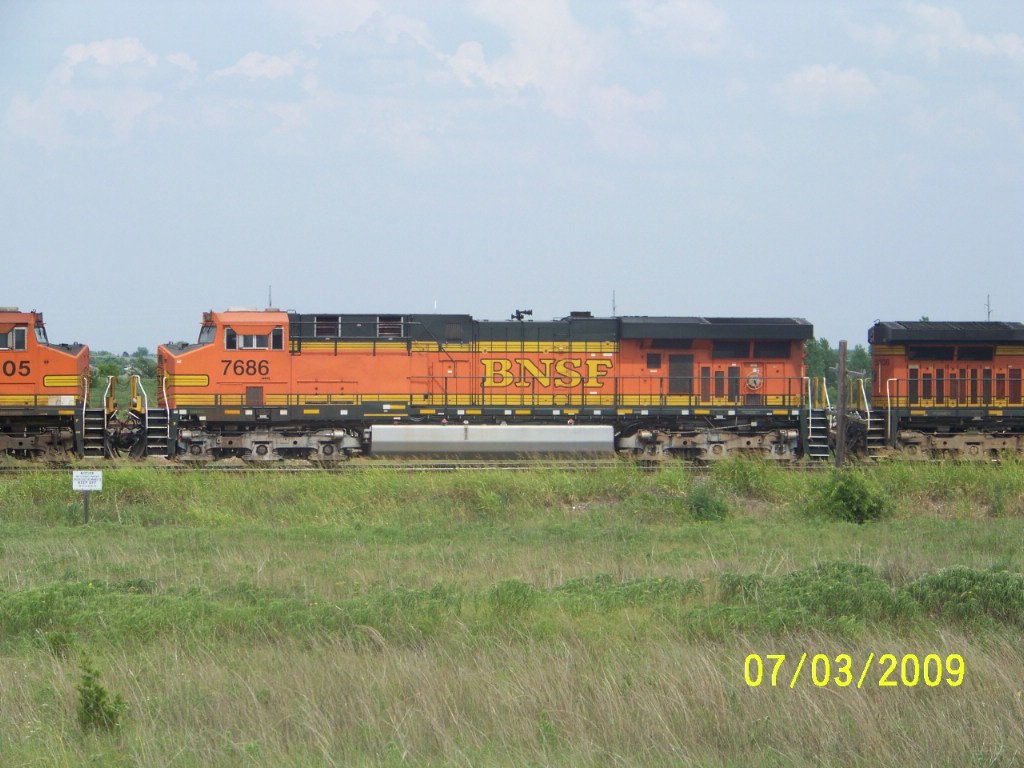 BNSF ES44DC 7686